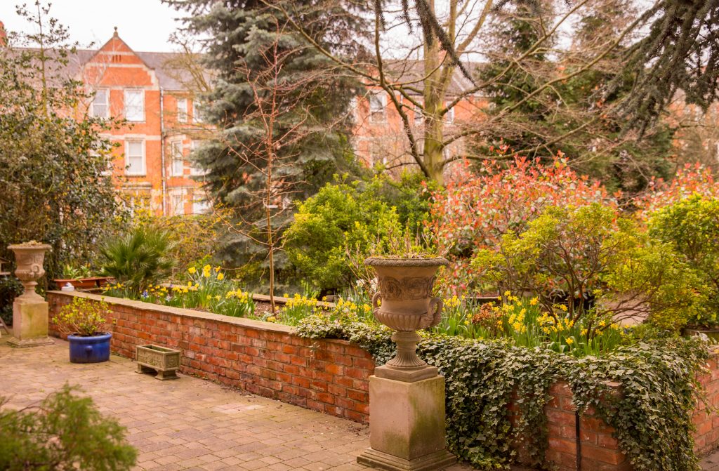 Outside Spaces - Crescent House Care Home Northampton